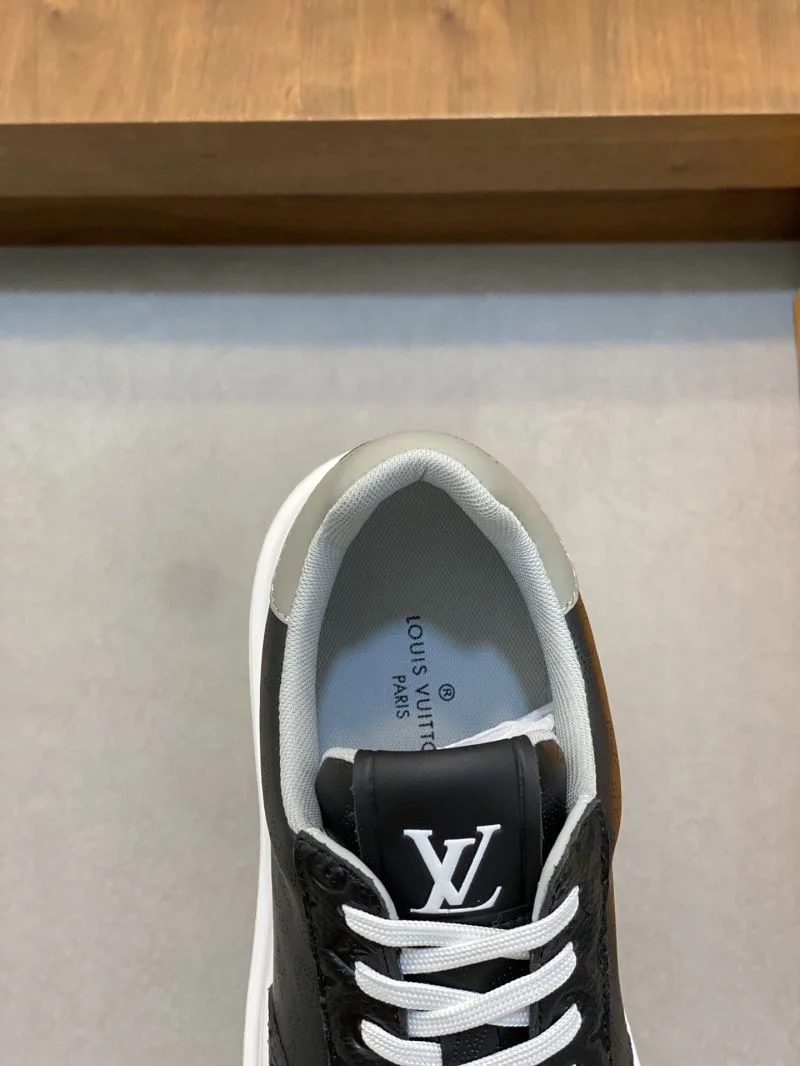 Accurate model Louis Vuitton Low Shoes