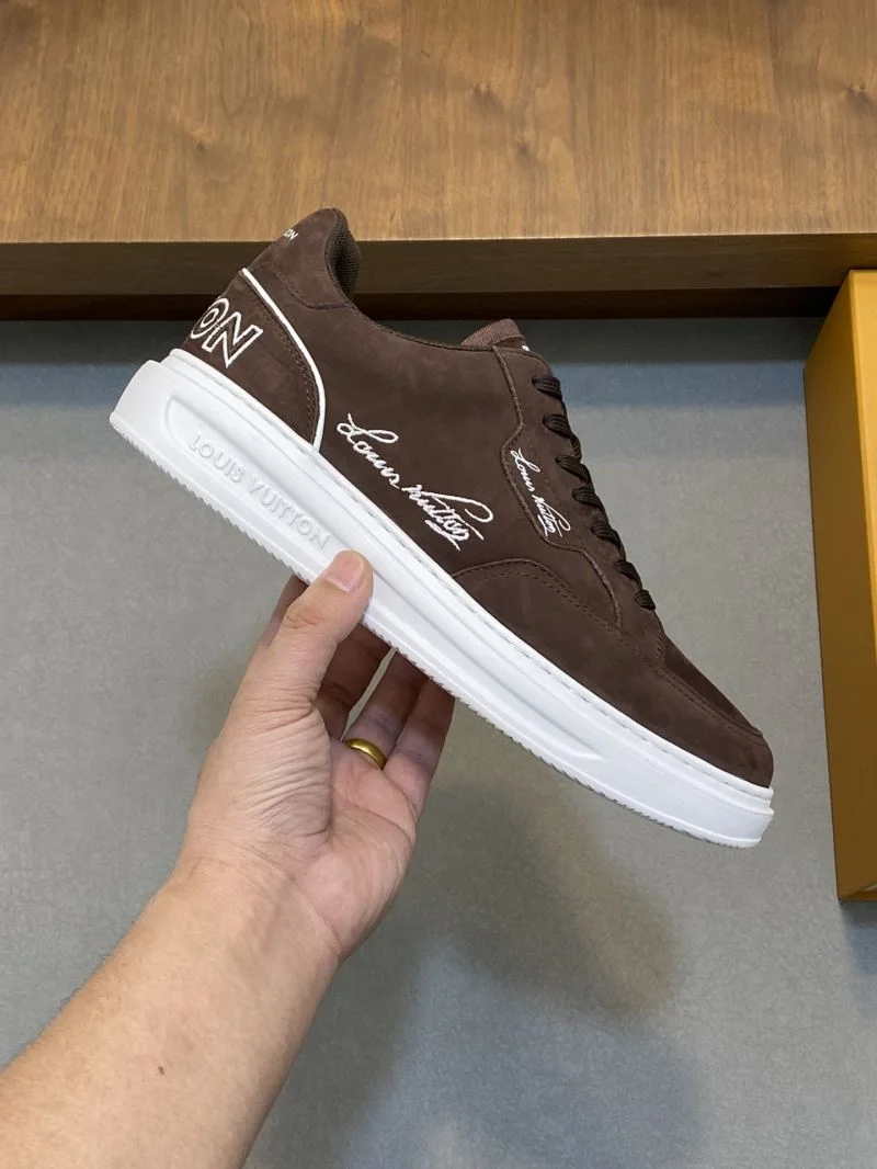 Accurate model Louis Vuitton Low Shoes