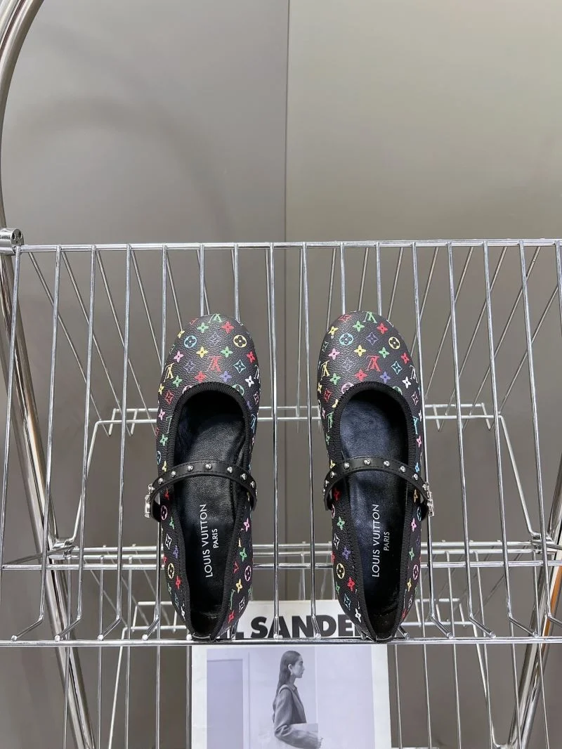 Top match Louis Vuitton Low Shoes