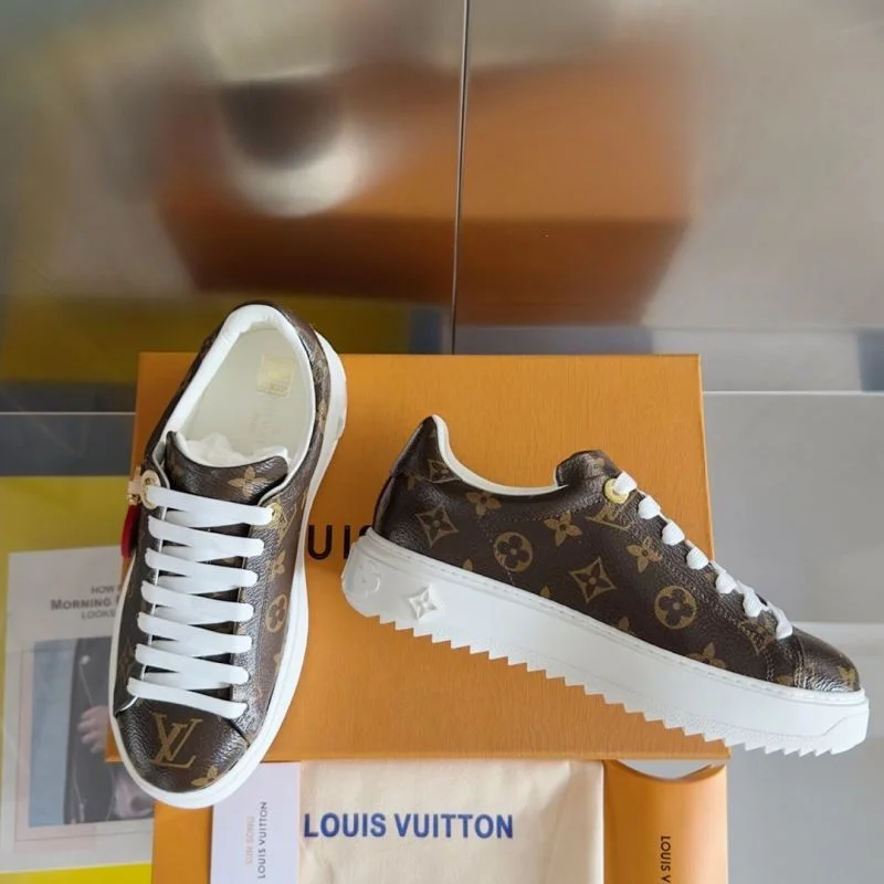 Accurate model Louis Vuitton Low Shoes