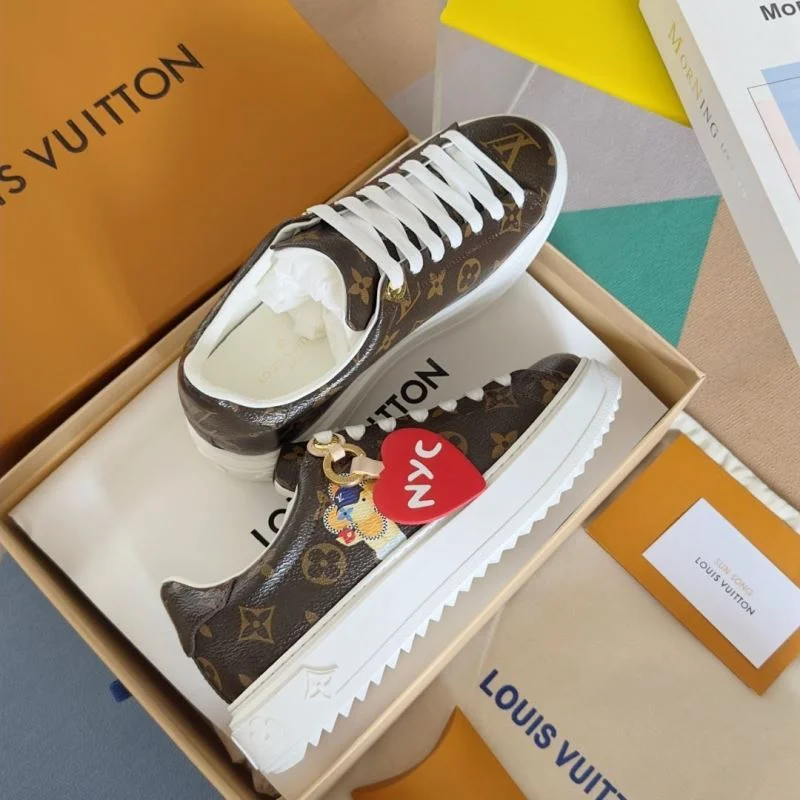 Accurate model Louis Vuitton Low Shoes
