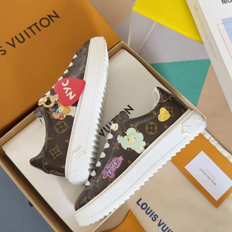 Accurate model Louis Vuitton Low Shoes