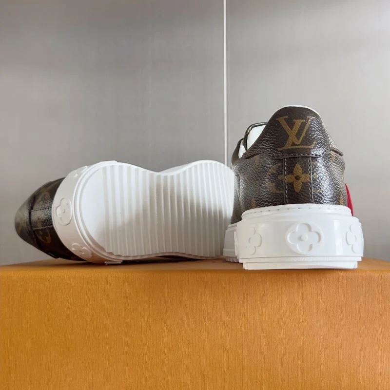 Accurate model Louis Vuitton Low Shoes