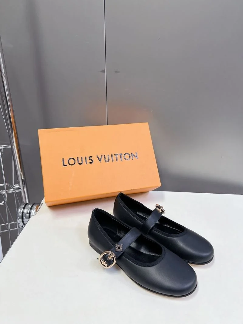 Precise copy Louis Vuitton Low Shoes