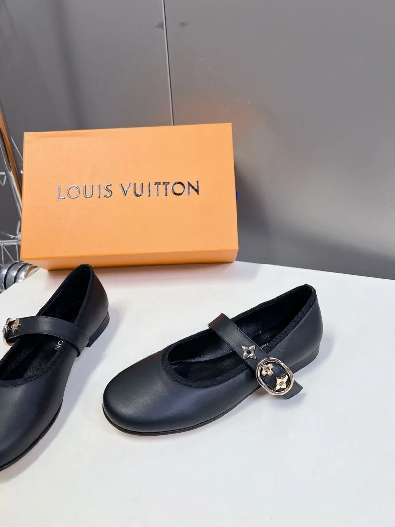Precise copy Louis Vuitton Low Shoes