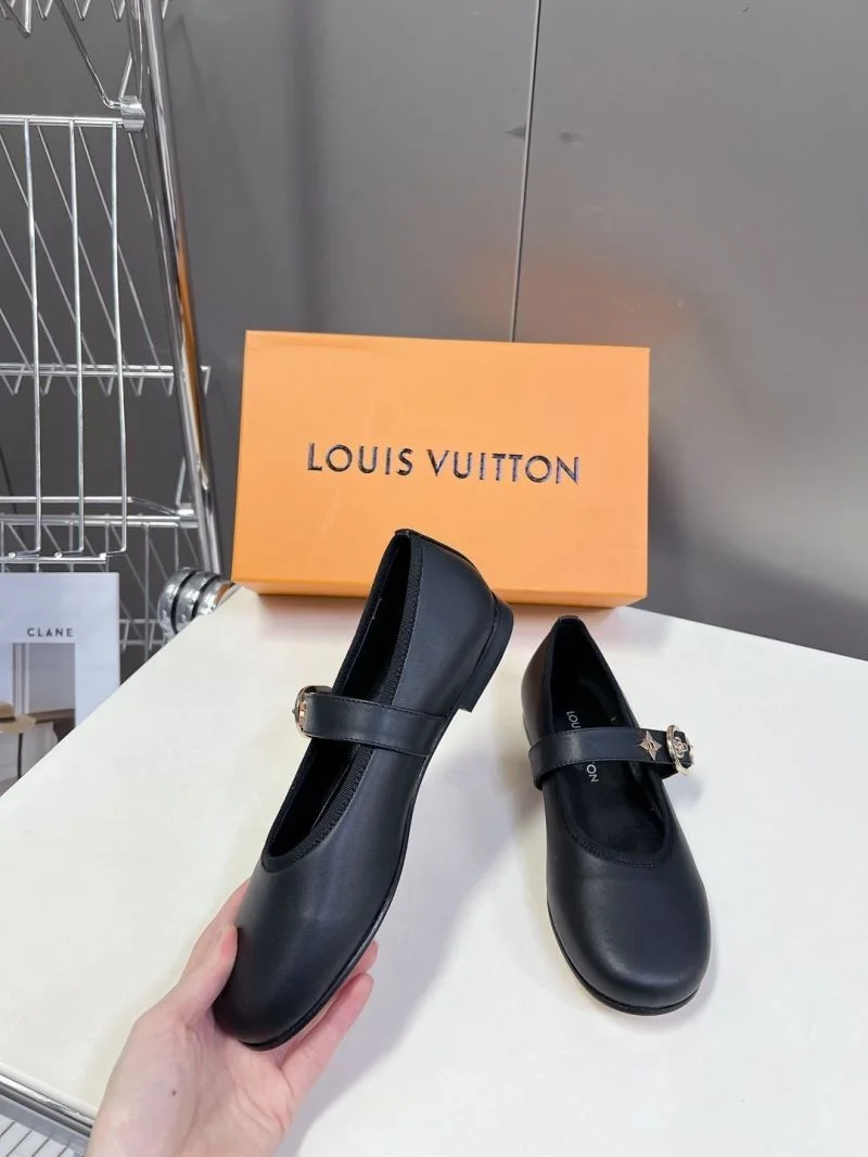 Precise copy Louis Vuitton Low Shoes