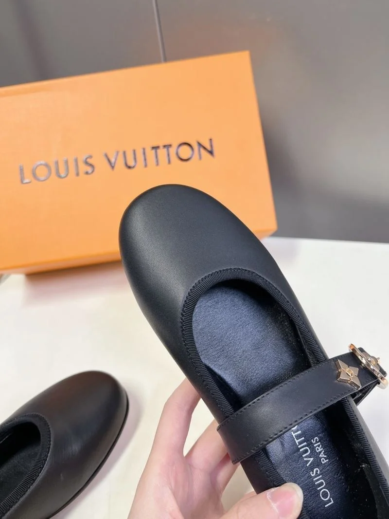 Precise copy Louis Vuitton Low Shoes