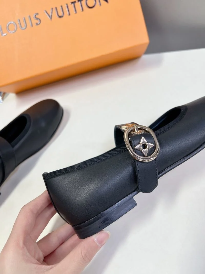 Precise copy Louis Vuitton Low Shoes
