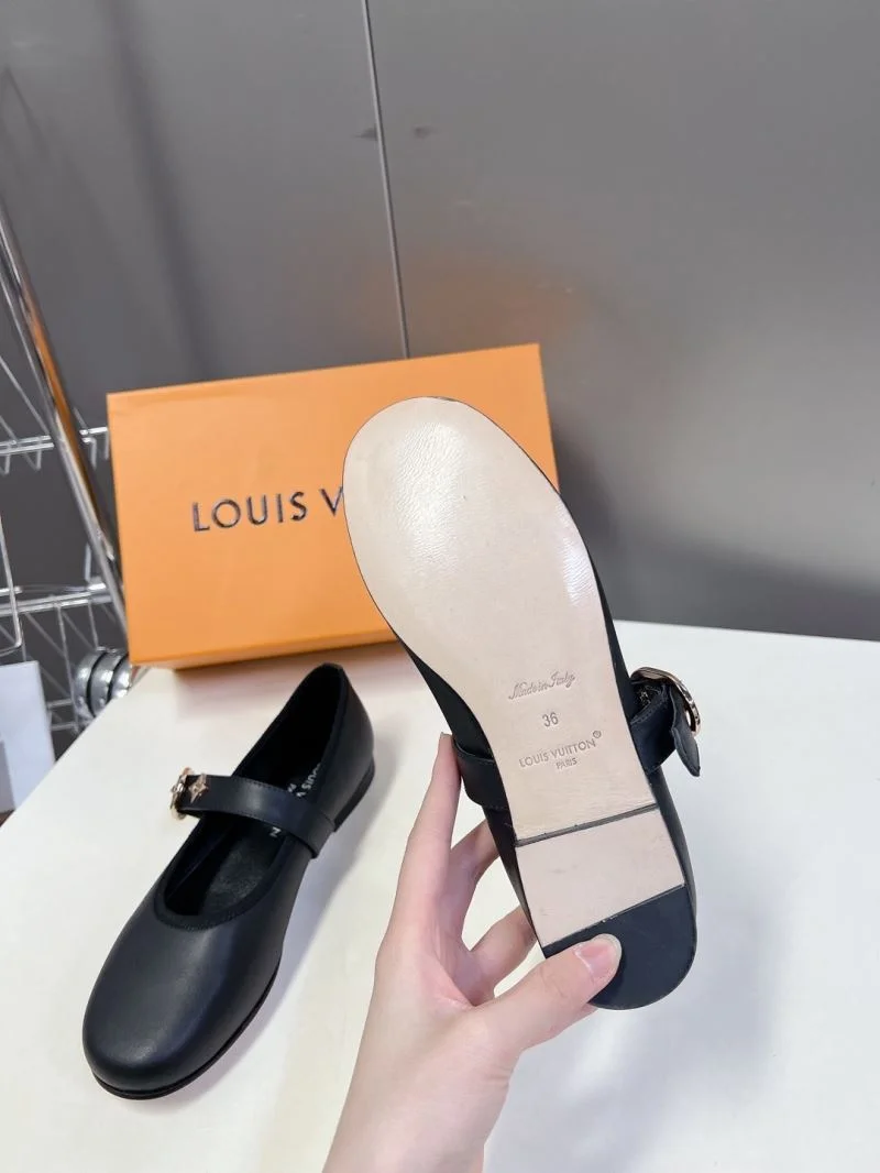 Precise copy Louis Vuitton Low Shoes