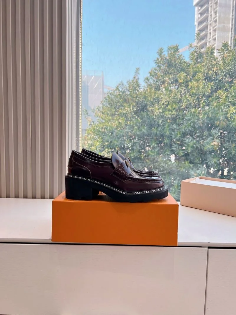 High fidelity Louis Vuitton Low Shoes