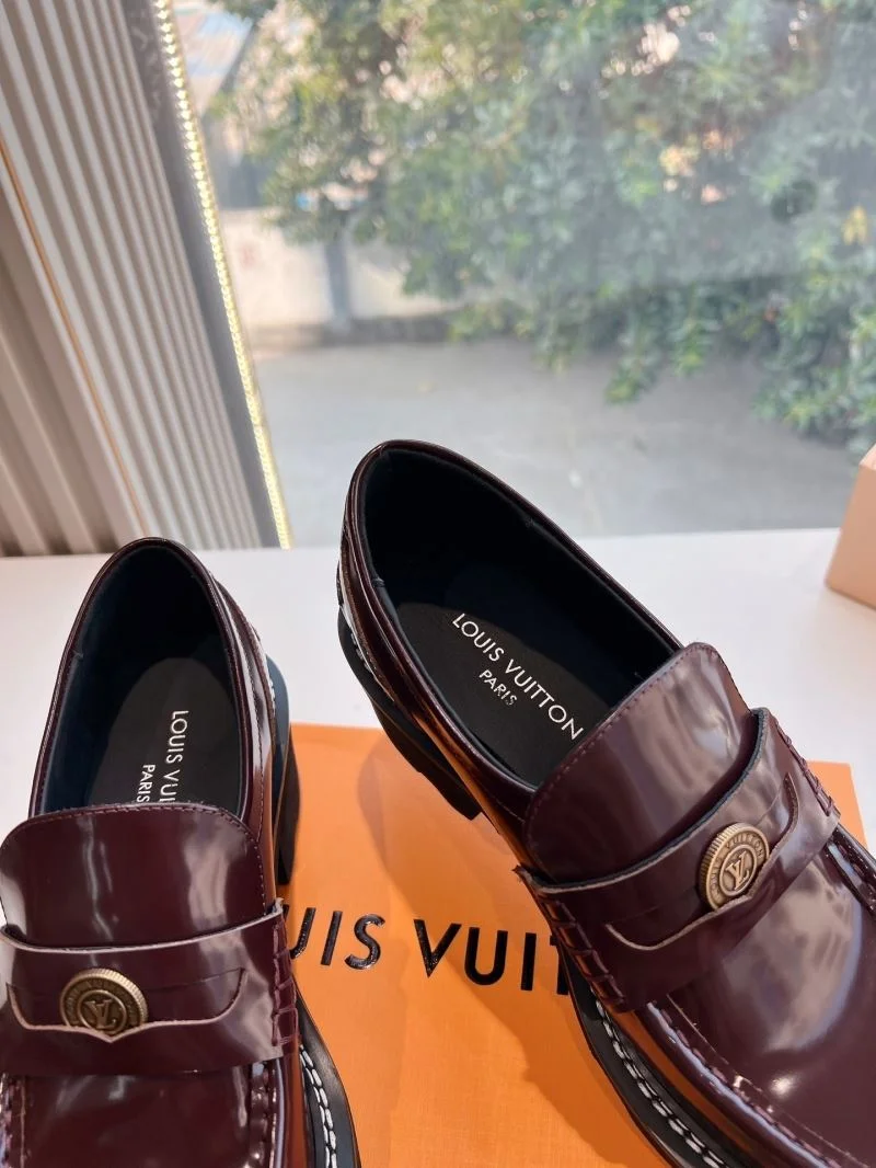 High fidelity Louis Vuitton Low Shoes