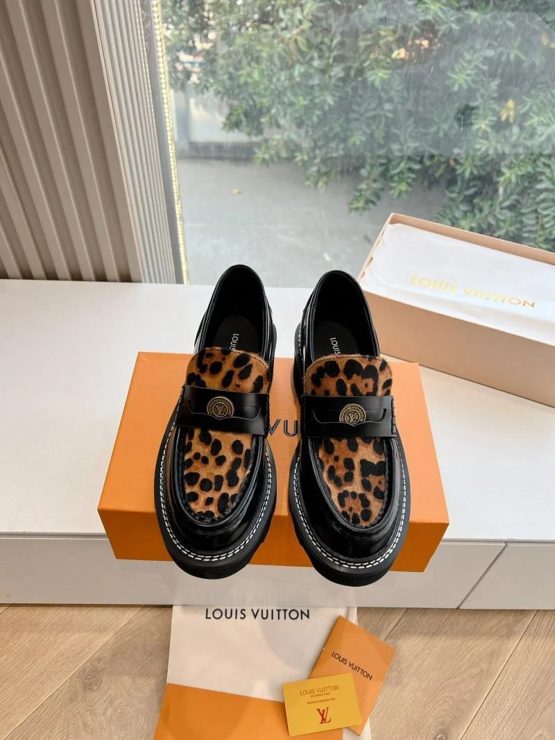 Mirror quality Louis Vuitton Low Shoes