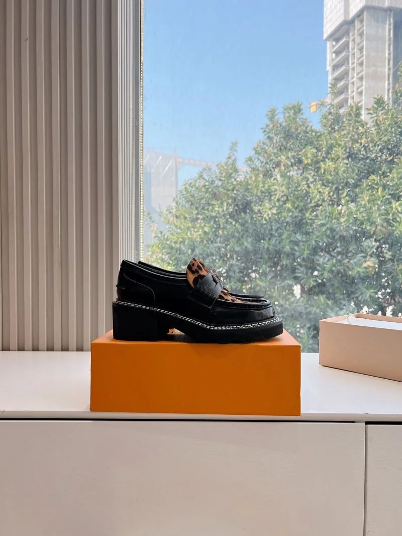 Mirror quality Louis Vuitton Low Shoes