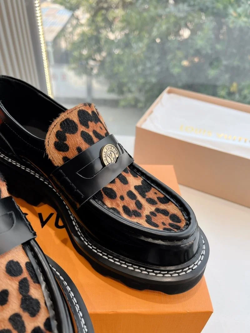 Mirror quality Louis Vuitton Low Shoes