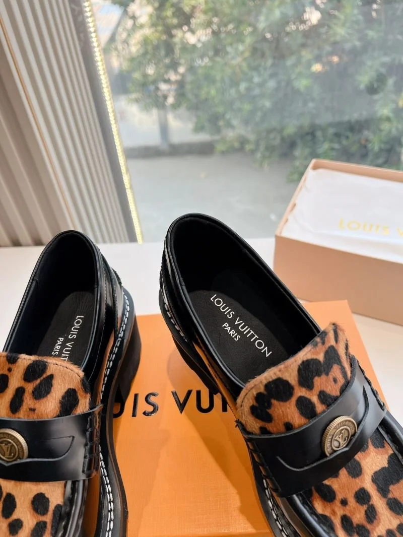 Mirror quality Louis Vuitton Low Shoes