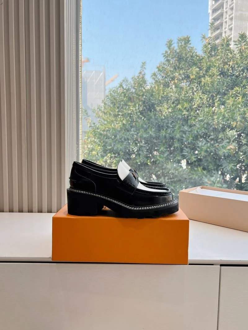 Mirror quality Louis Vuitton Low Shoes