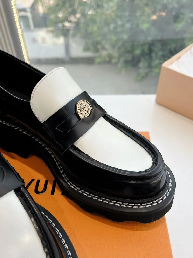 Mirror quality Louis Vuitton Low Shoes