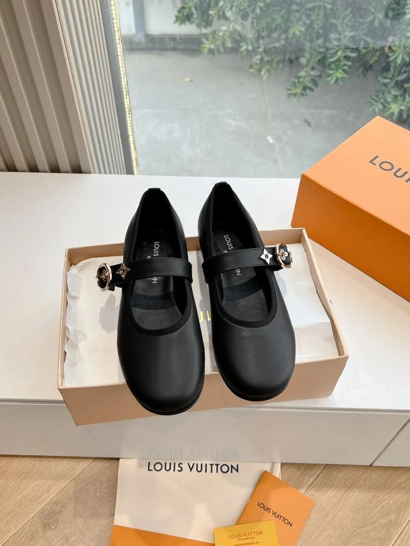 Louis Vuitton Low Shoes