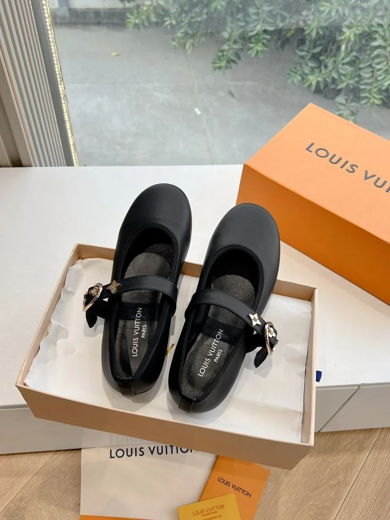 Louis Vuitton Low Shoes