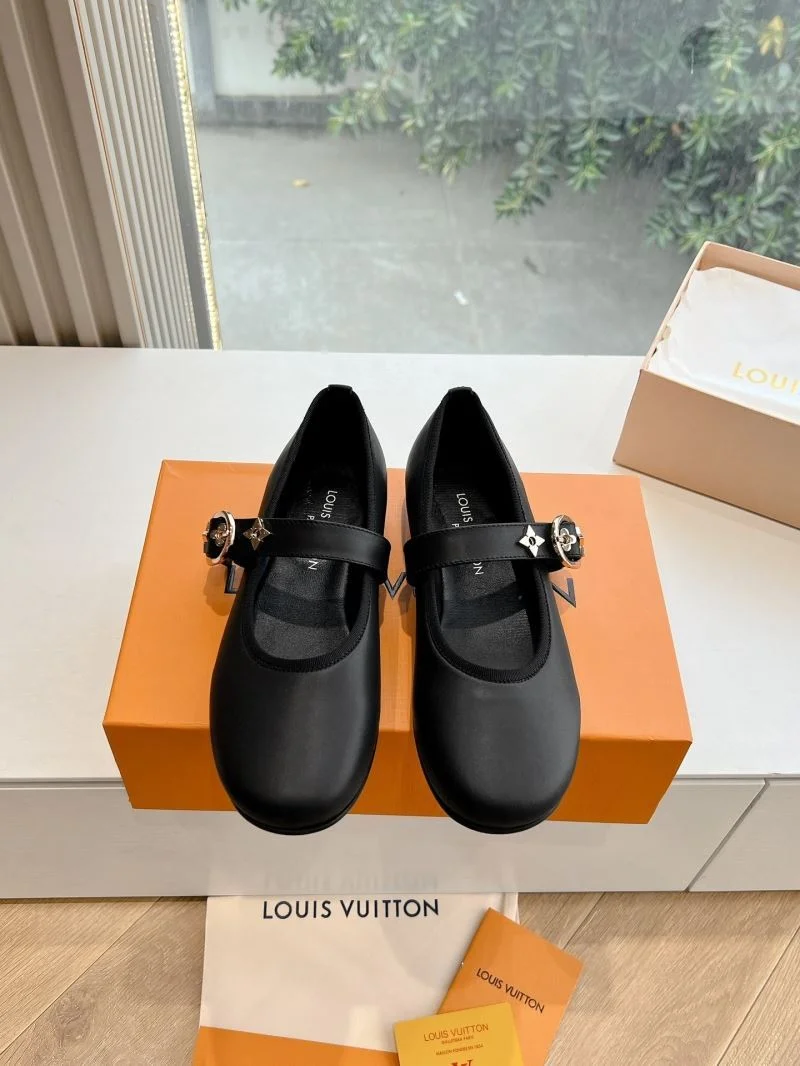Louis Vuitton Low Shoes