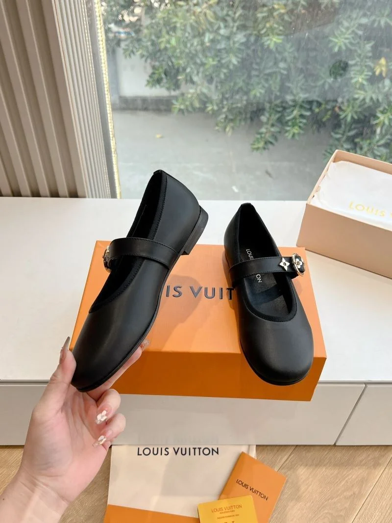 Louis Vuitton Low Shoes
