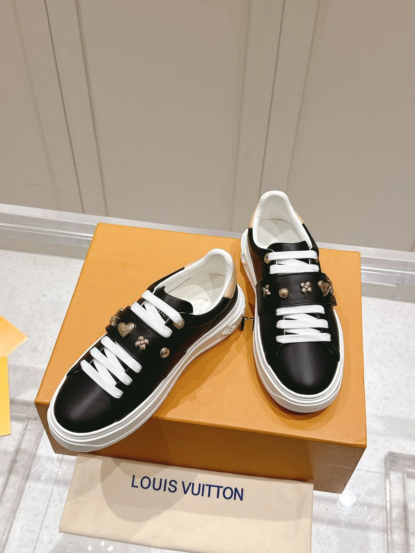 Precise copy Louis Vuitton Low Shoes