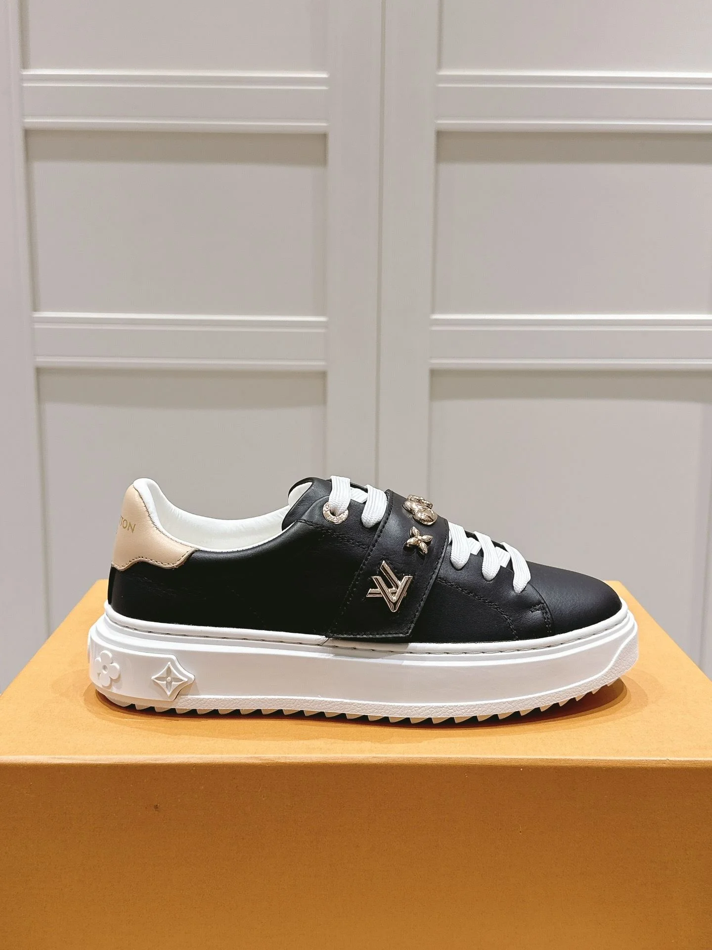 Precise copy Louis Vuitton Low Shoes