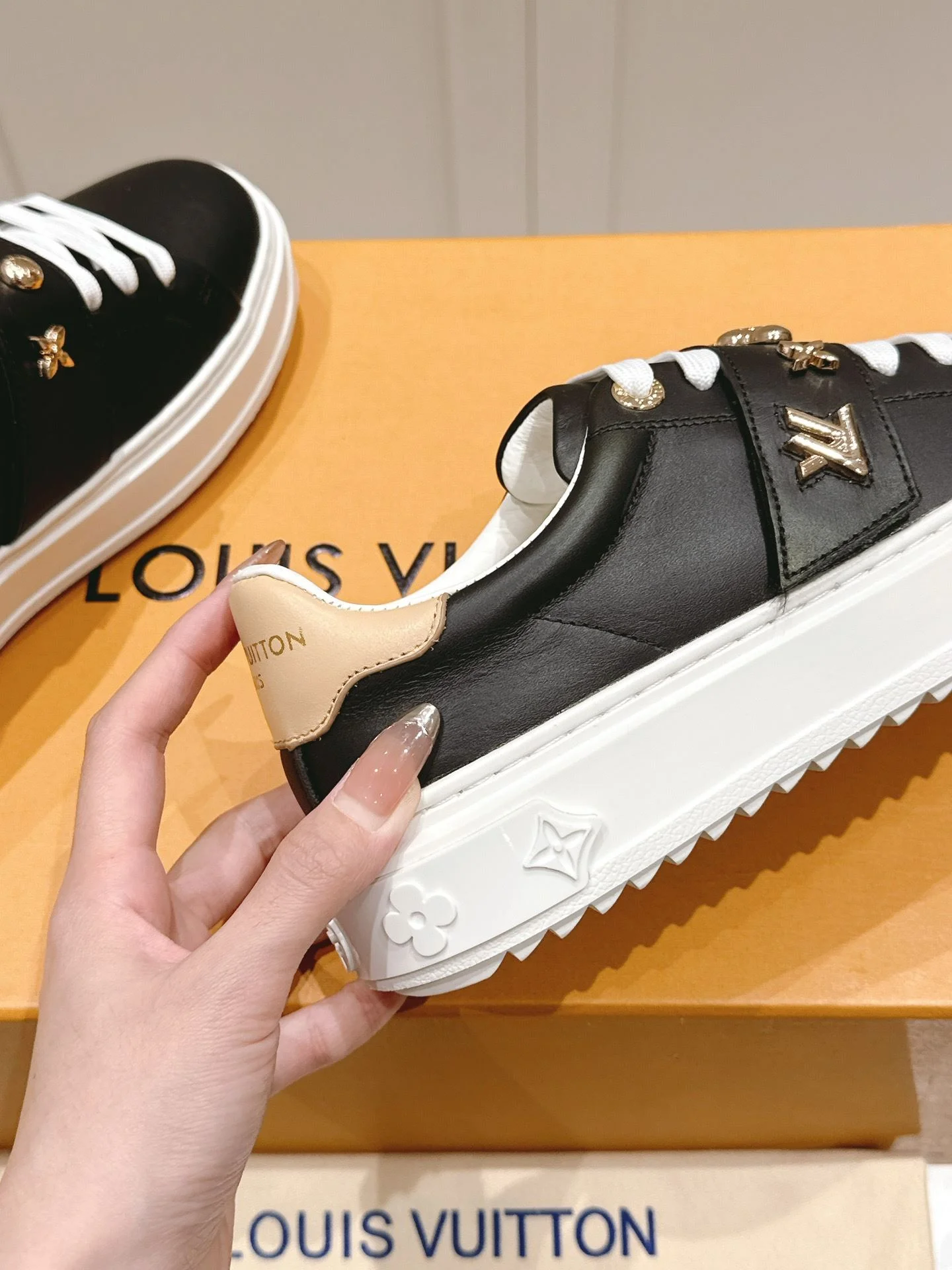 Precise copy Louis Vuitton Low Shoes