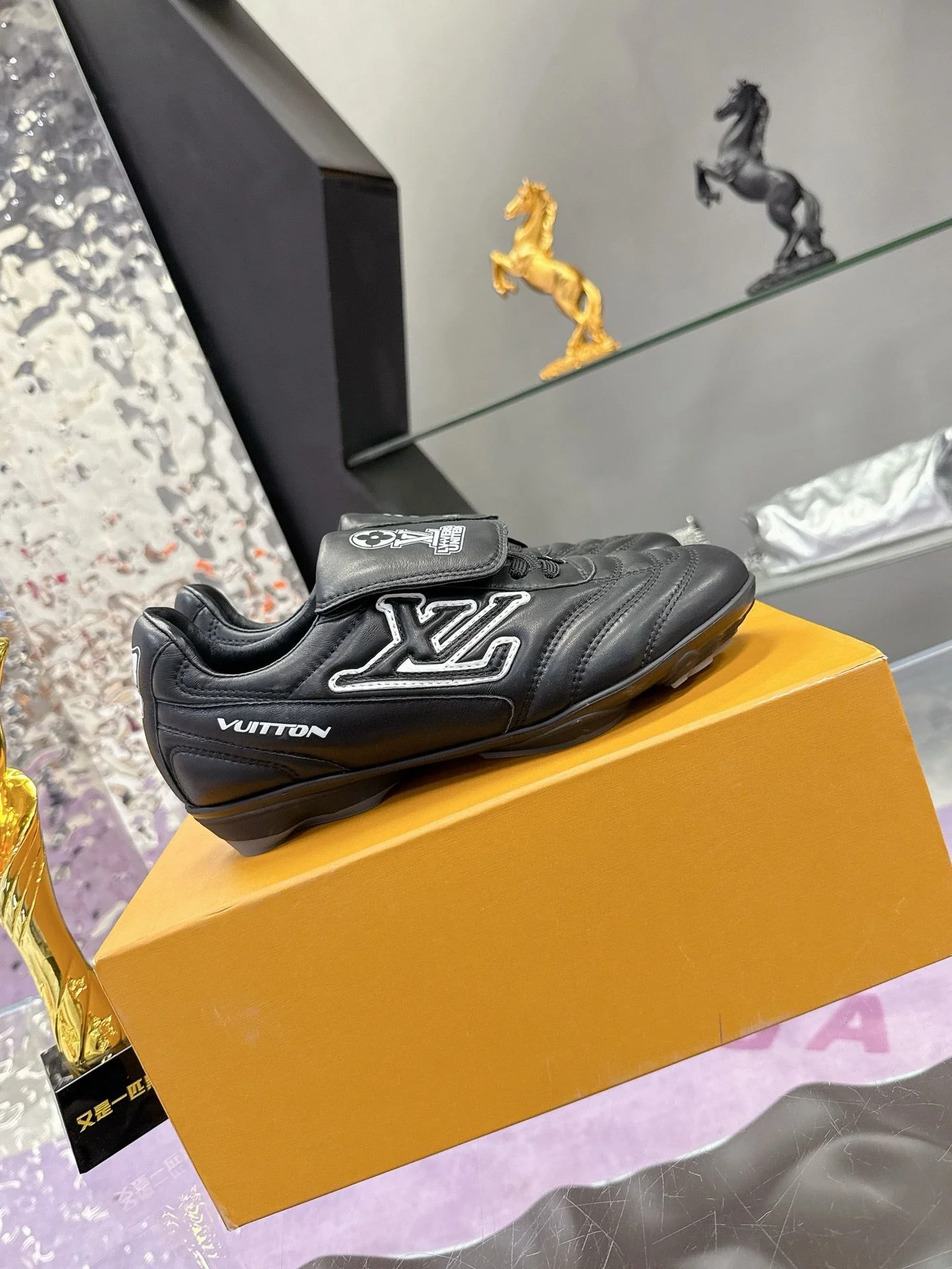 Brand-original Louis Vuitton Low Shoes