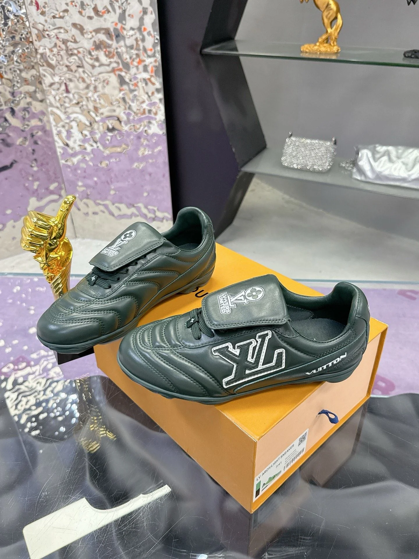Bargain Louis Vuitton Low Shoes