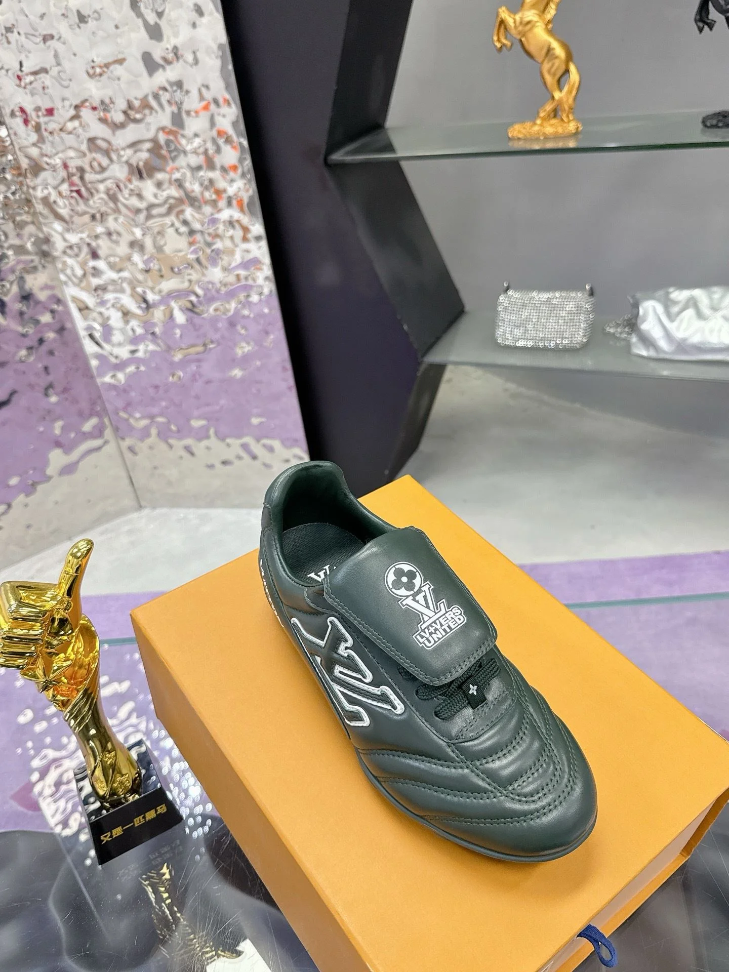 Bargain Louis Vuitton Low Shoes