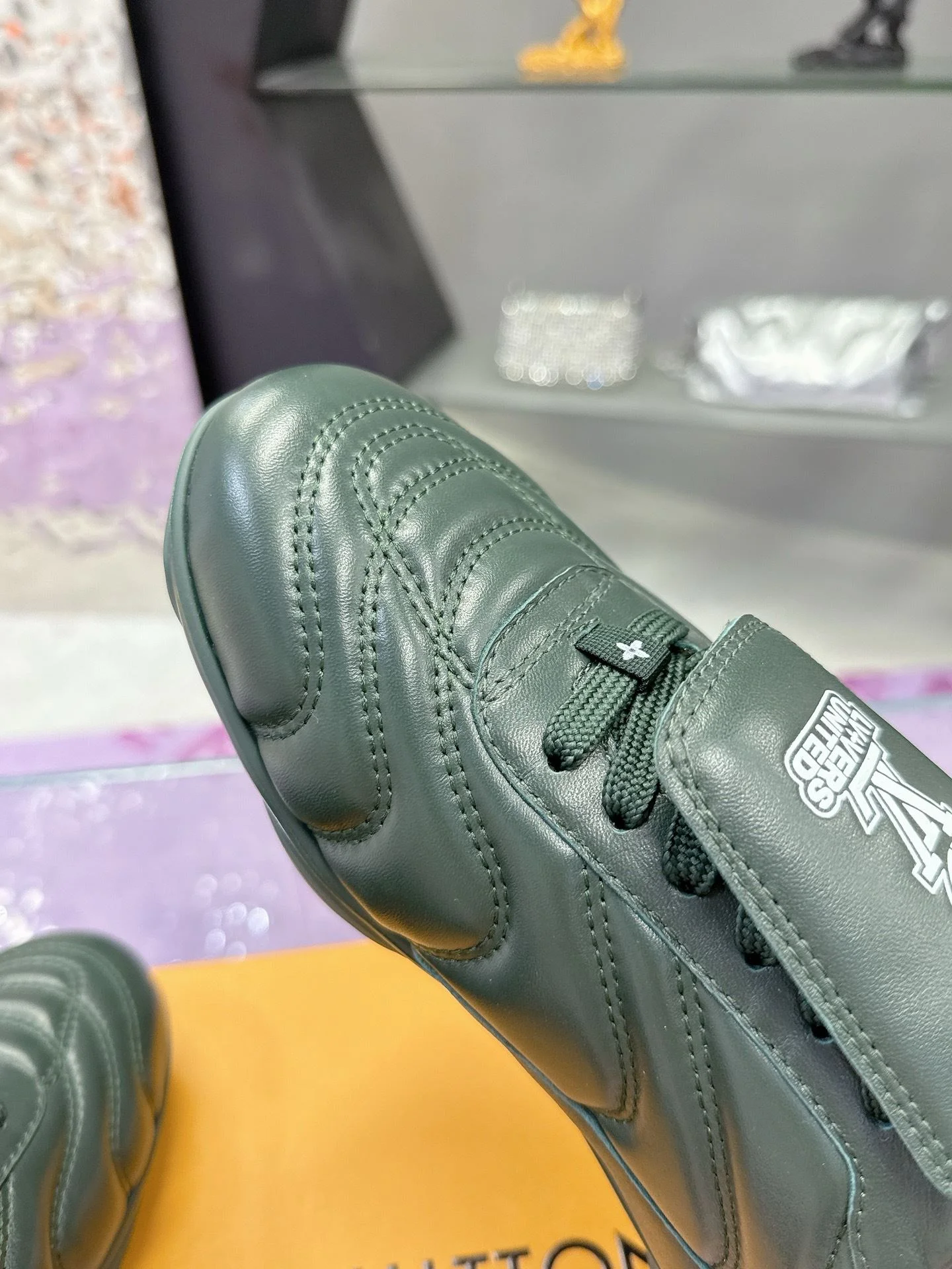 Bargain Louis Vuitton Low Shoes