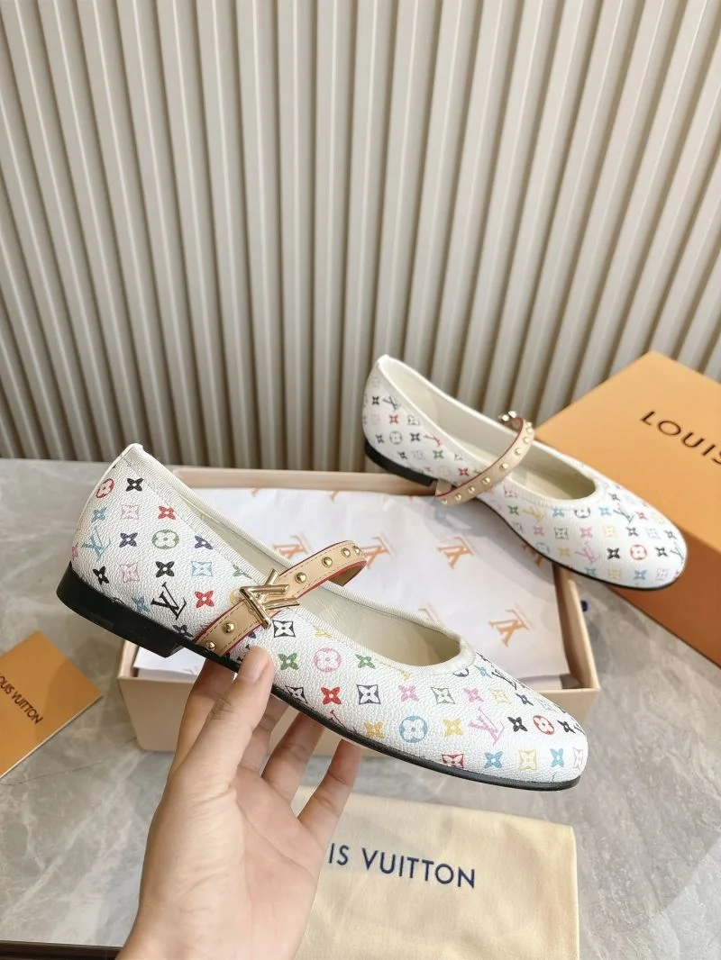 Perfect replica Louis Vuitton Low Shoes