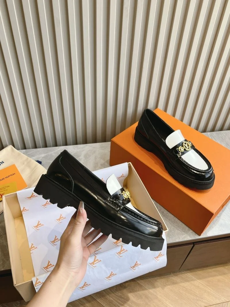 Brand-authenticated Louis Vuitton Low Shoes