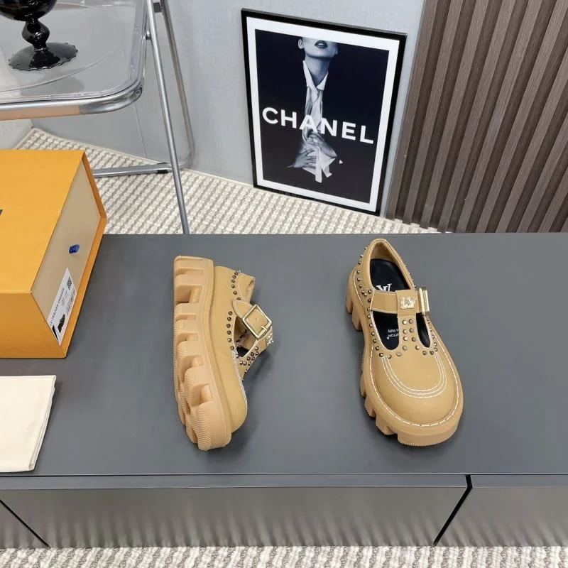 Top mirror Louis Vuitton Low Shoes
