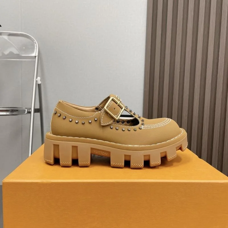 Top mirror Louis Vuitton Low Shoes