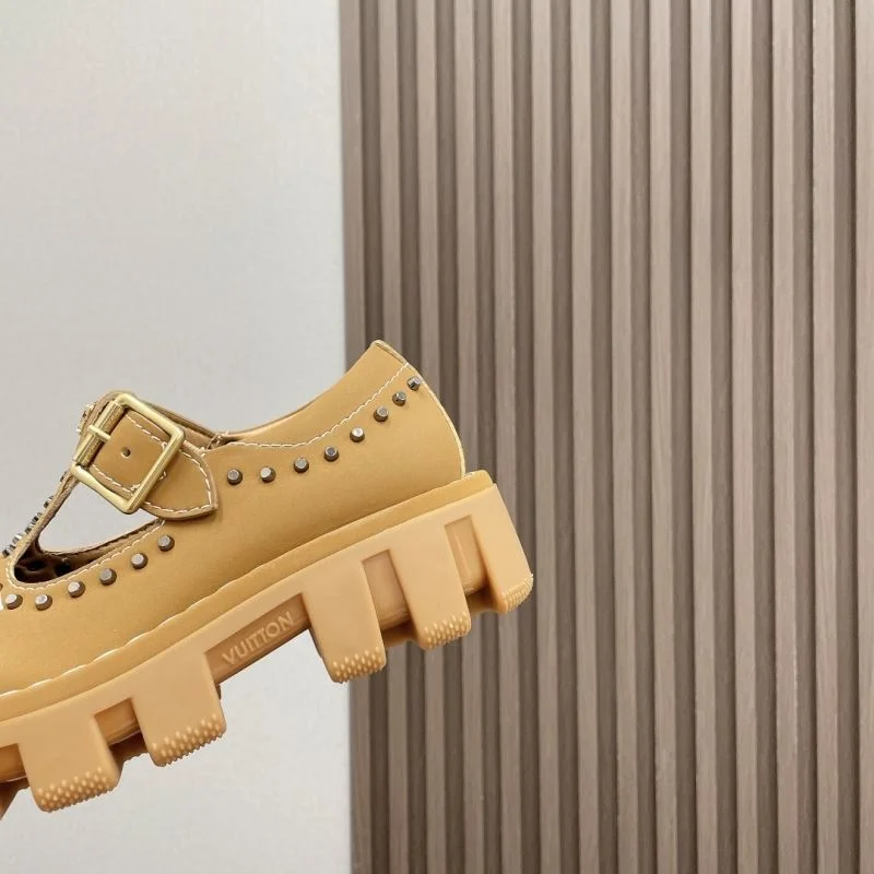 Top mirror Louis Vuitton Low Shoes