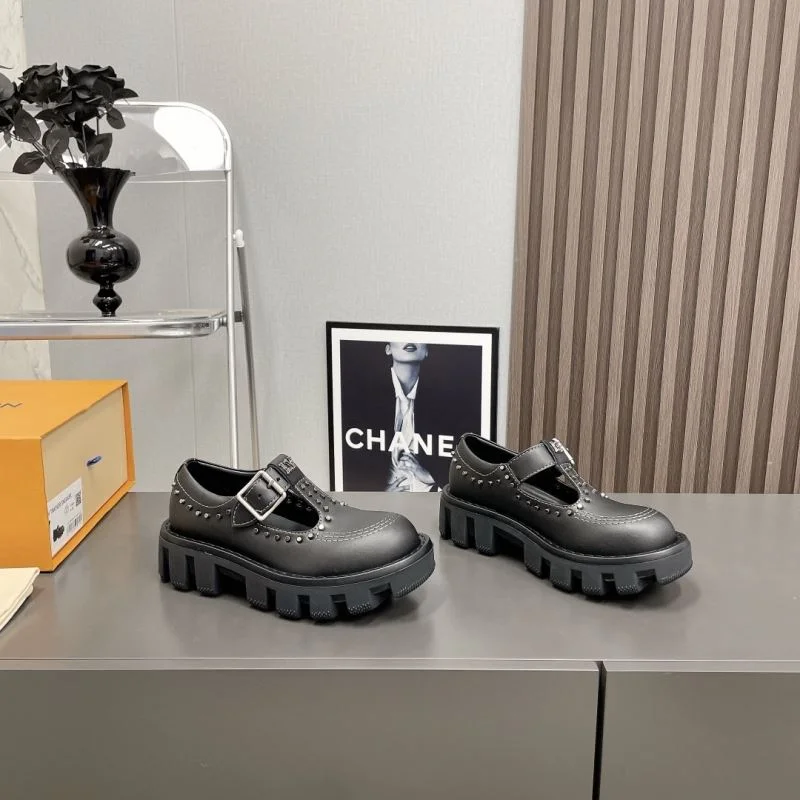 Brand-original Louis Vuitton Low Shoes