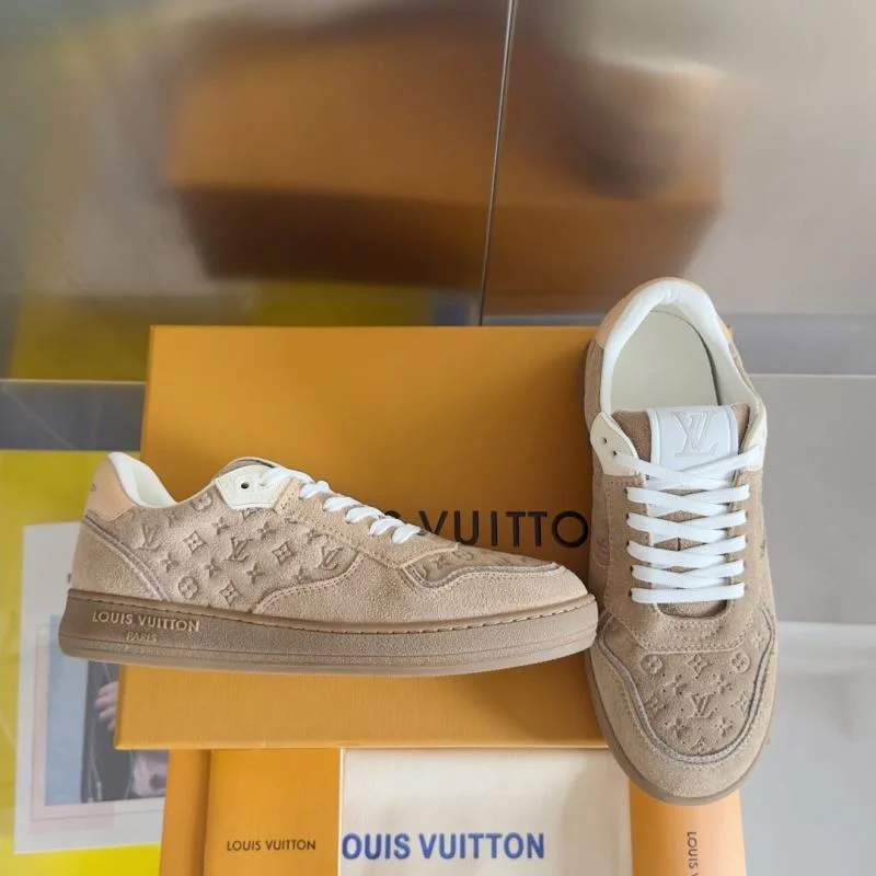 Top mirror Louis Vuitton Low Shoes