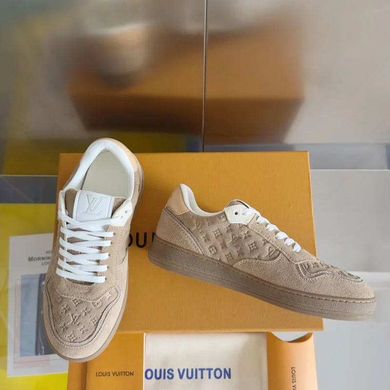 Top mirror Louis Vuitton Low Shoes
