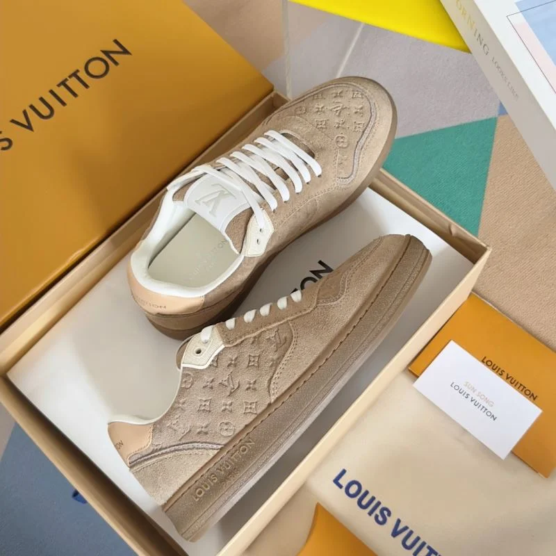 Top mirror Louis Vuitton Low Shoes