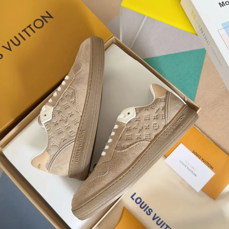 Top mirror Louis Vuitton Low Shoes