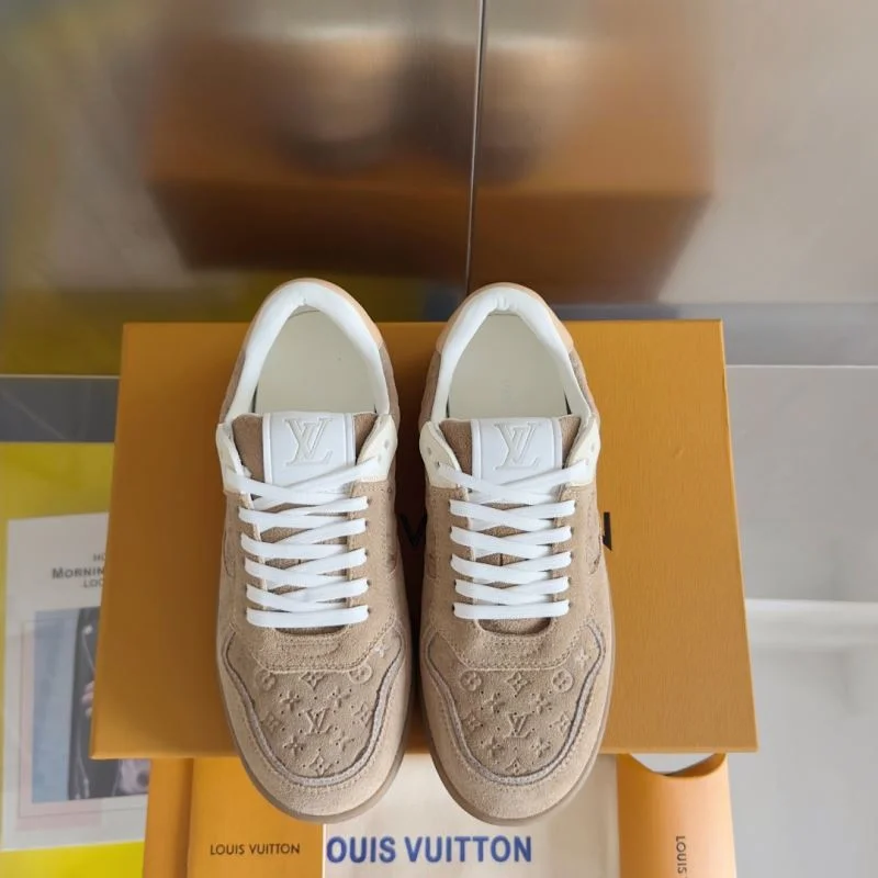 Top mirror Louis Vuitton Low Shoes