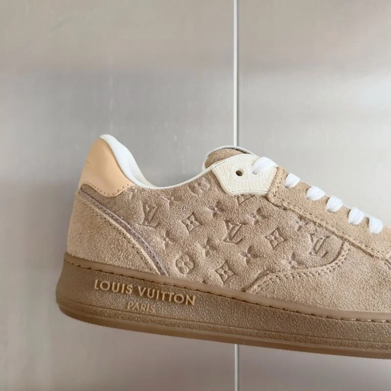 Top mirror Louis Vuitton Low Shoes