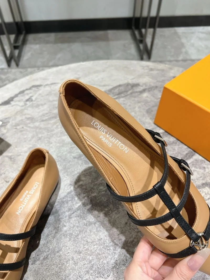 Perfect replica Louis Vuitton Low Shoes