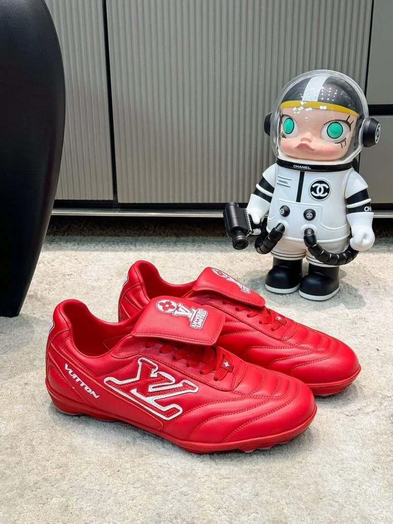Top mirror Louis Vuitton Low Shoes