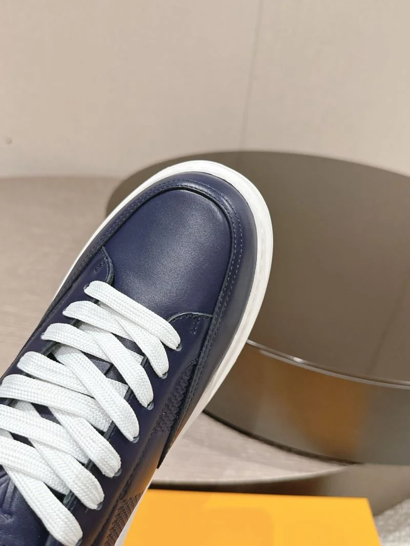 Accurate model Louis Vuitton Low Shoes