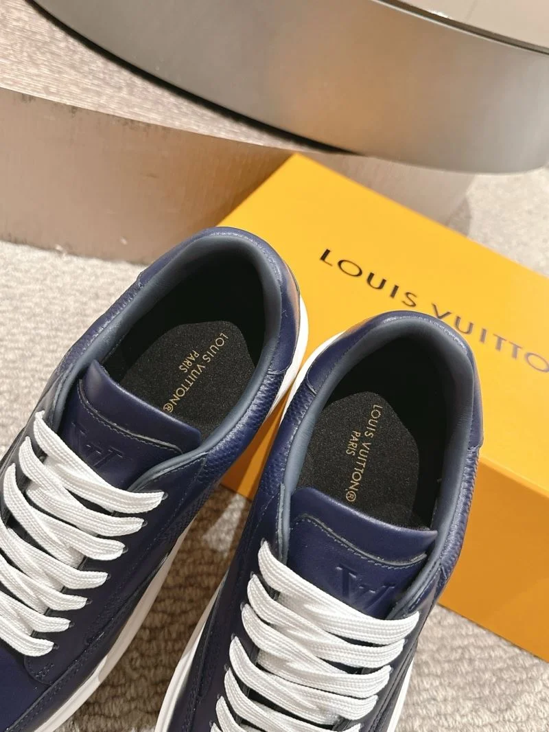 Accurate model Louis Vuitton Low Shoes