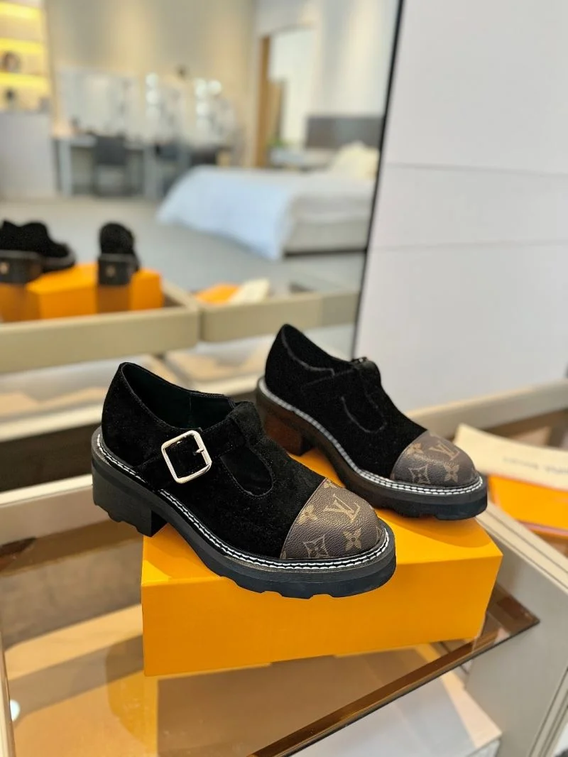 Precise copy Louis Vuitton Low Shoes