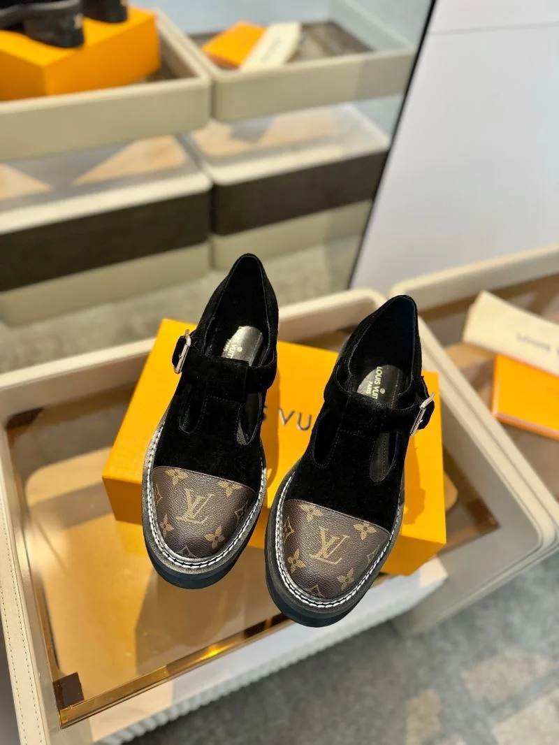 Precise copy Louis Vuitton Low Shoes